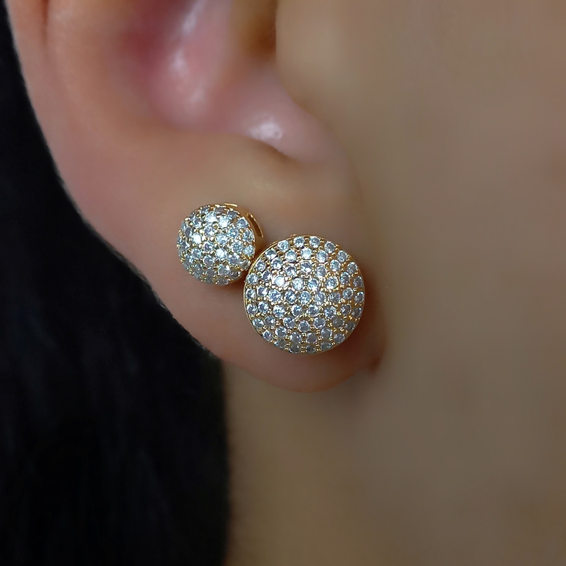 Kit de Brincos Para Dois Furos com Banho de Ouro e Cravação e Zircônias