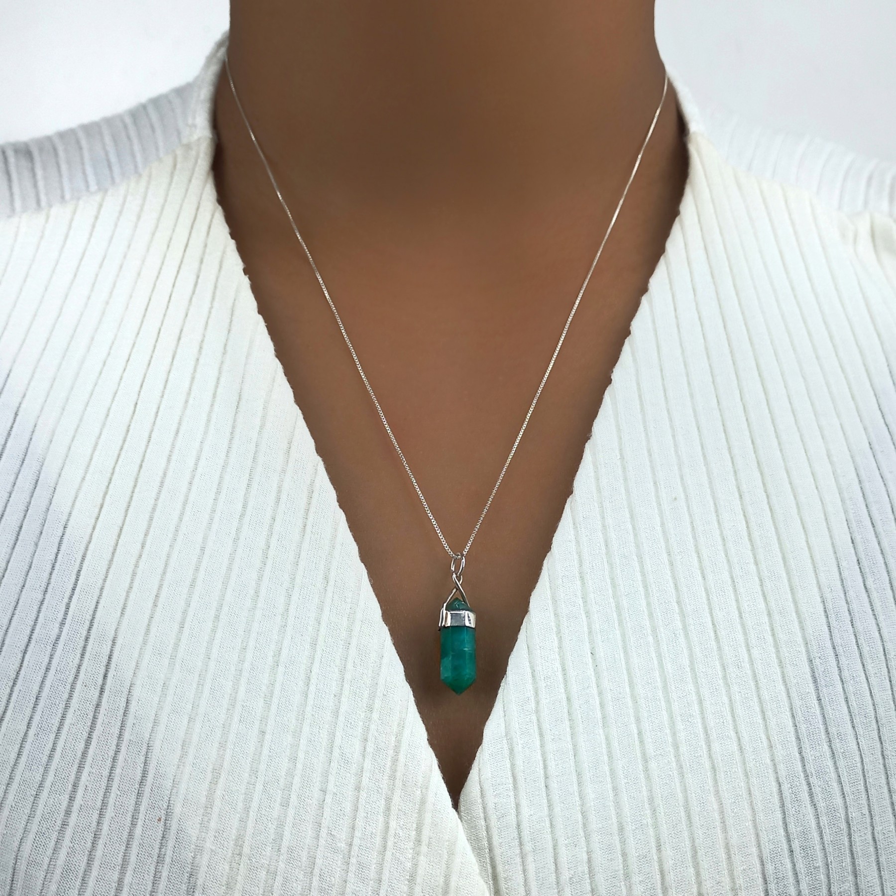 Colar Formato Cristal em Prata 925 com Pedra Jade