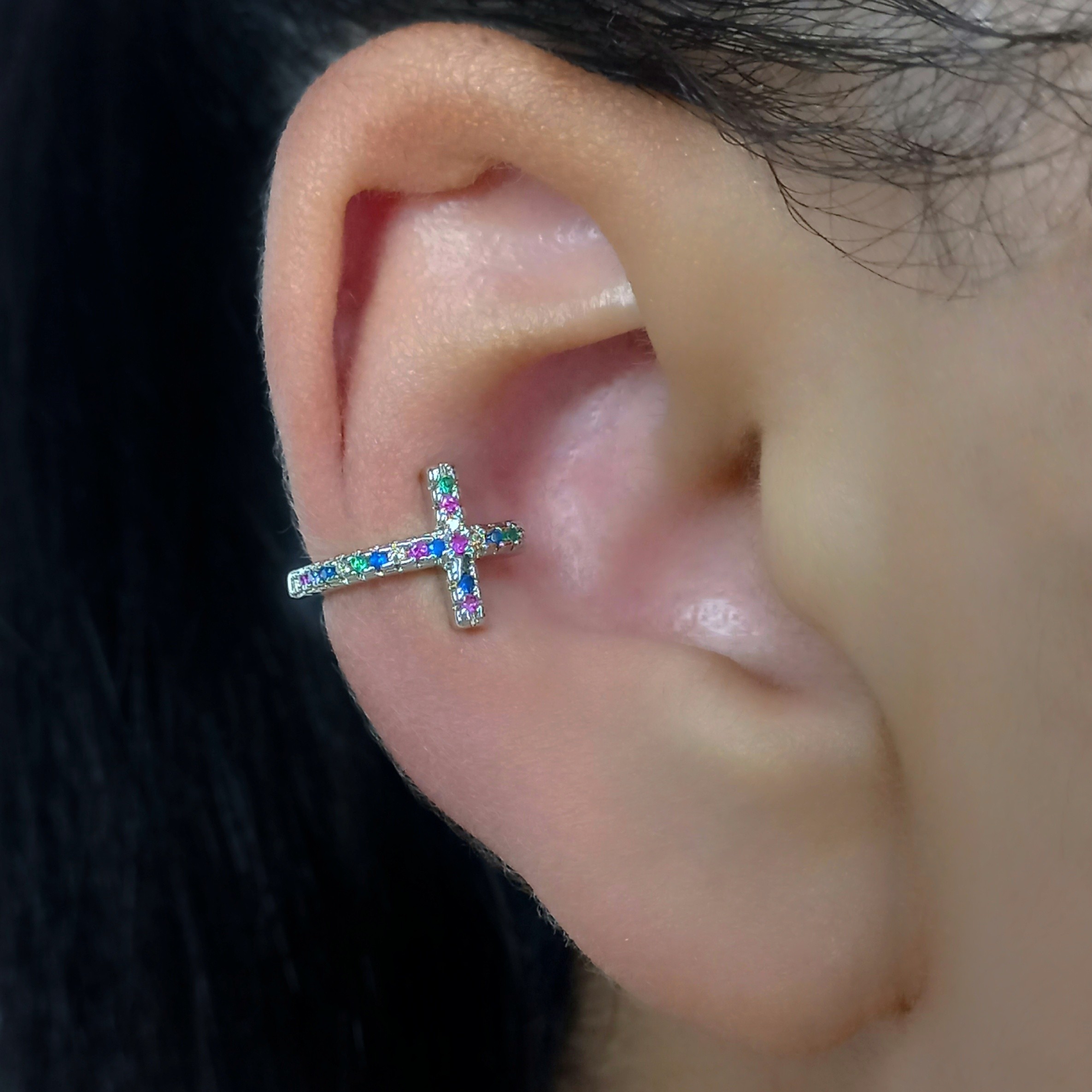 Piercing Falso Cruz com Banho de Ouro e Zircônias Coloridas